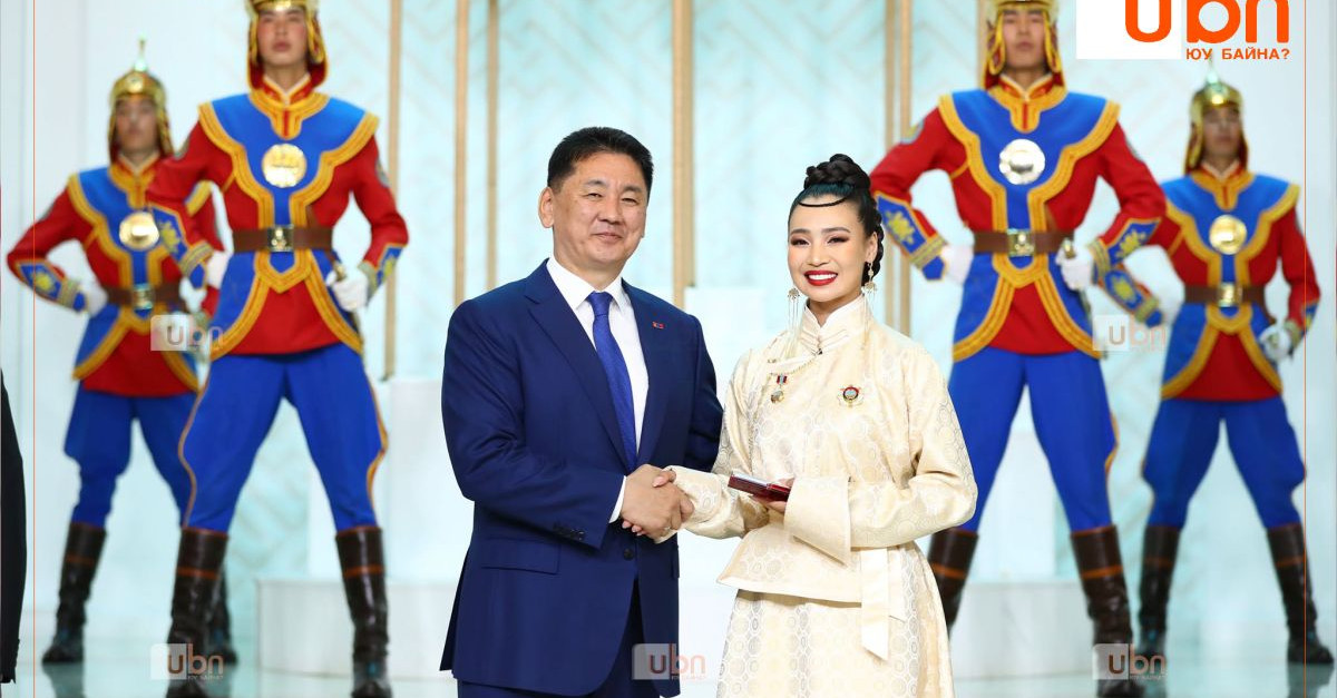 Бүжигчин М.Бямбаа ГАВЬЯАТ ЖҮЖИГЧИН цол хүртлээ